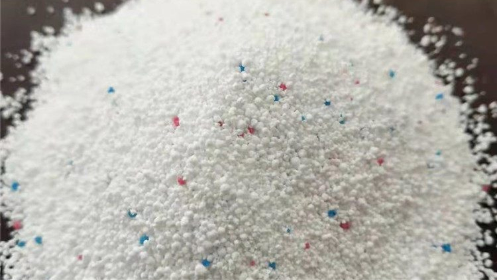 Selection of Bleaching Agents for Different Fabrics in Laundry Shops